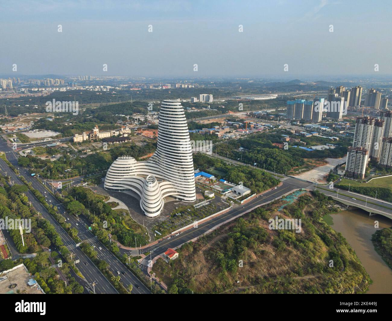 The 31-storey terraced building with a unique appearance in Nanning ...