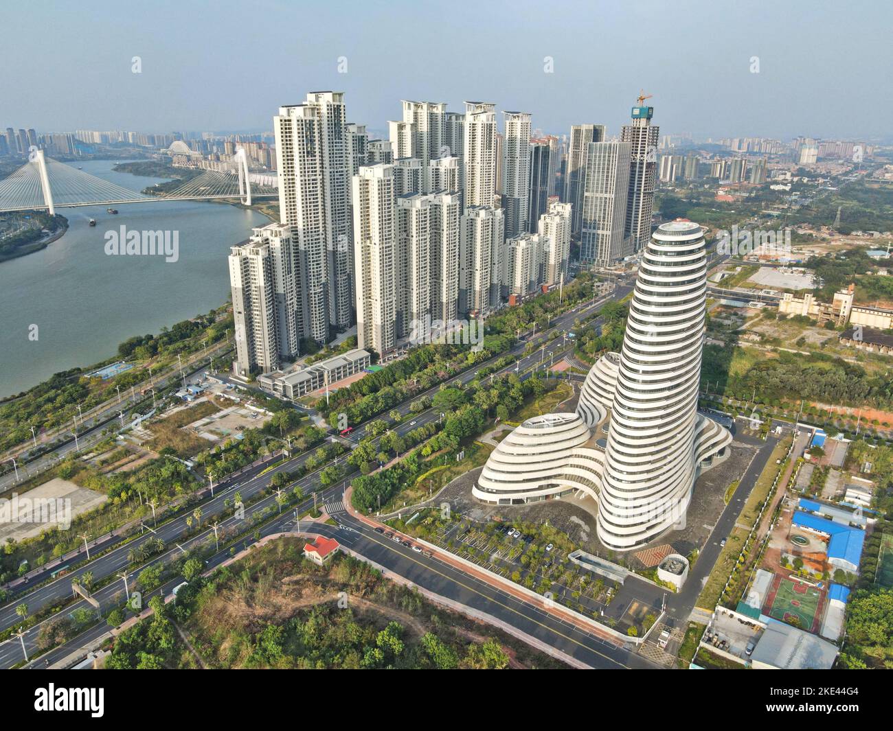 The 31-storey terraced building with a unique appearance in Nanning ...