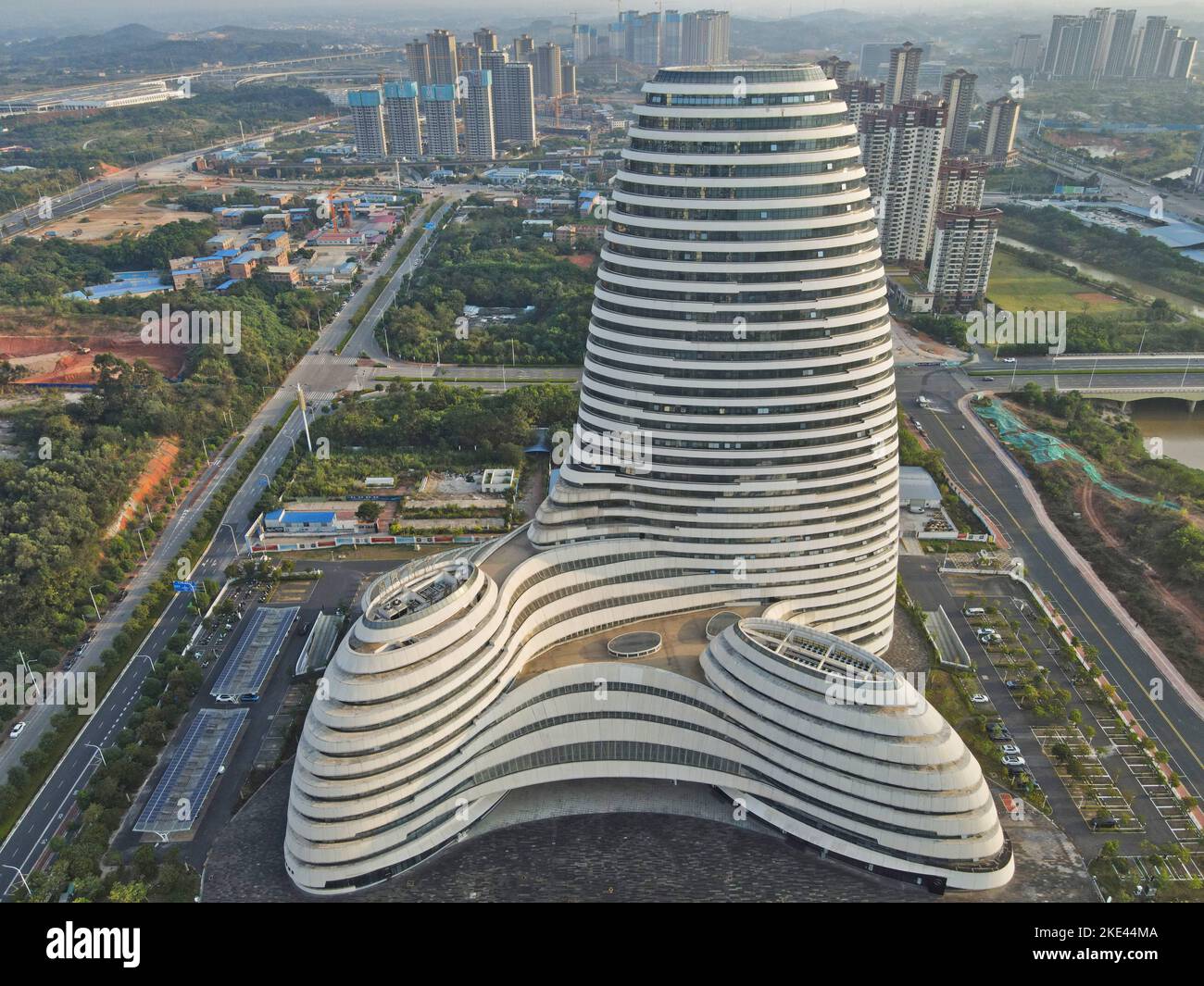 The 31-storey terraced building with a unique appearance in Nanning ...
