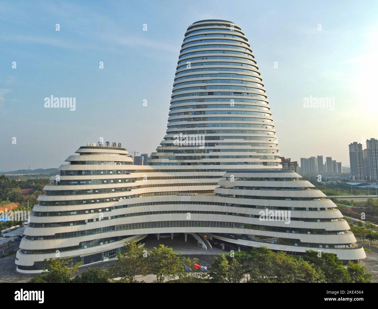 The 31-storey terraced building with a unique appearance in Nanning ...