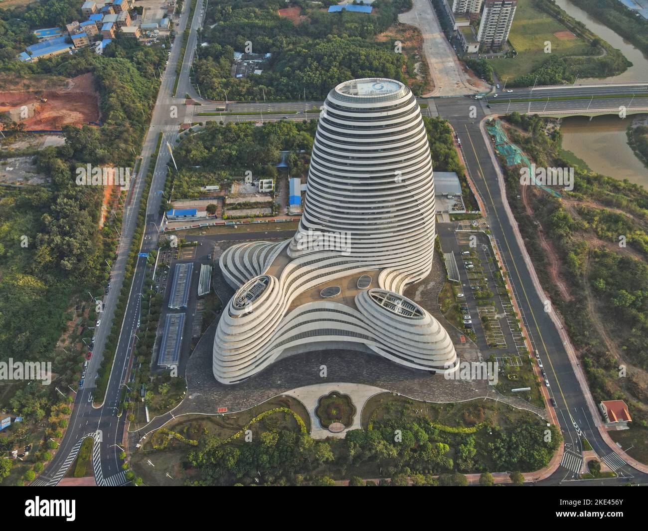 The 31-storey terraced building with a unique appearance in Nanning ...