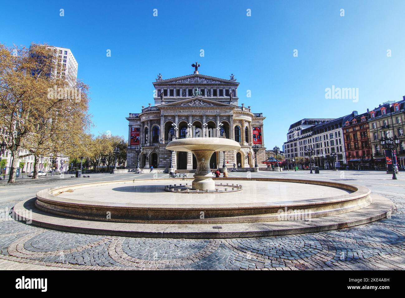 The forecourt of the old opera building in Frankfurt on a sunny day ...