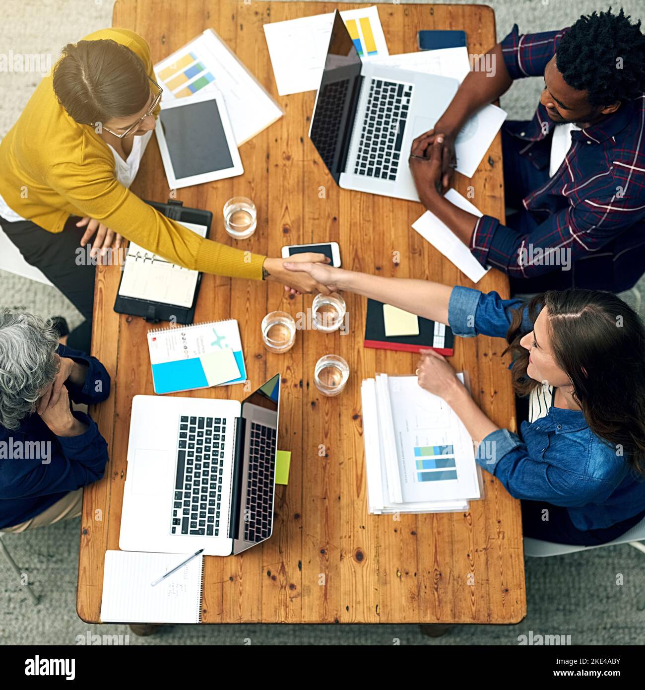 Man and woman across a table hi-res stock photography and images - Alamy