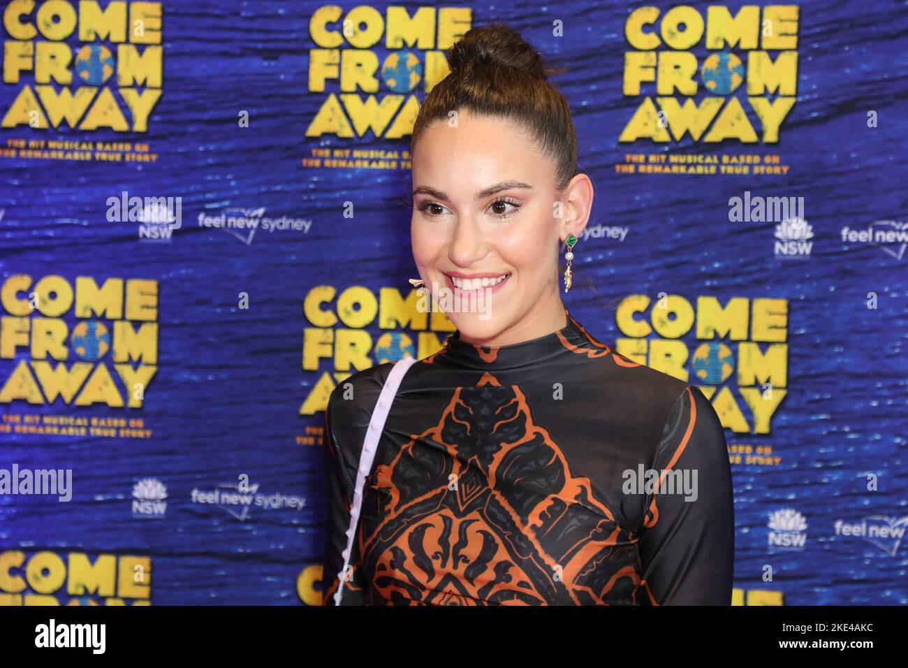 Sydney, Australia. 10th November 2022. Maddy May arrives on the red ...