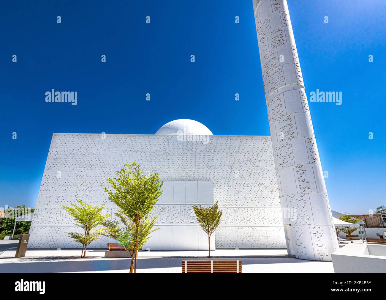 Mosque of the Late Mohamed Abdulkhaliq Gargash in UAE designed by ...