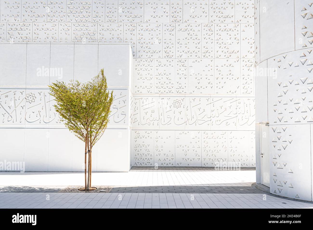 Mosque of the Late Mohamed Abdulkhaliq Gargash in UAE designed by ...