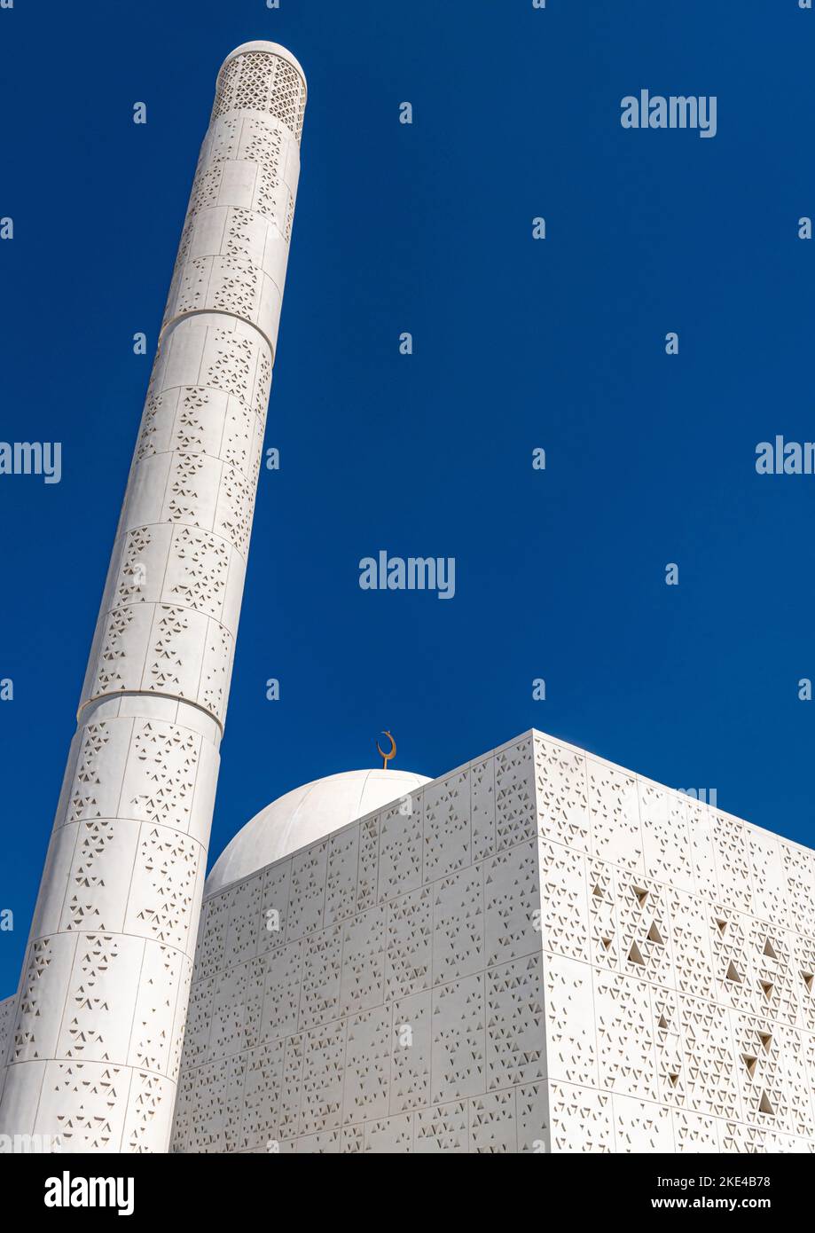 Mosque of the Late Mohamed Abdulkhaliq Gargash in UAE designed by ...