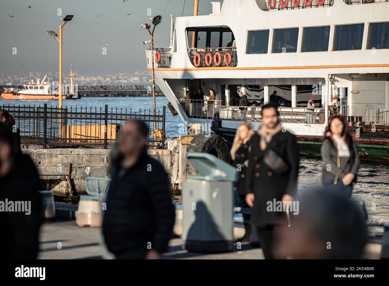 Istanbul, Turkey. 10th Nov, 2022. People stand in silence at 9:05 the ...