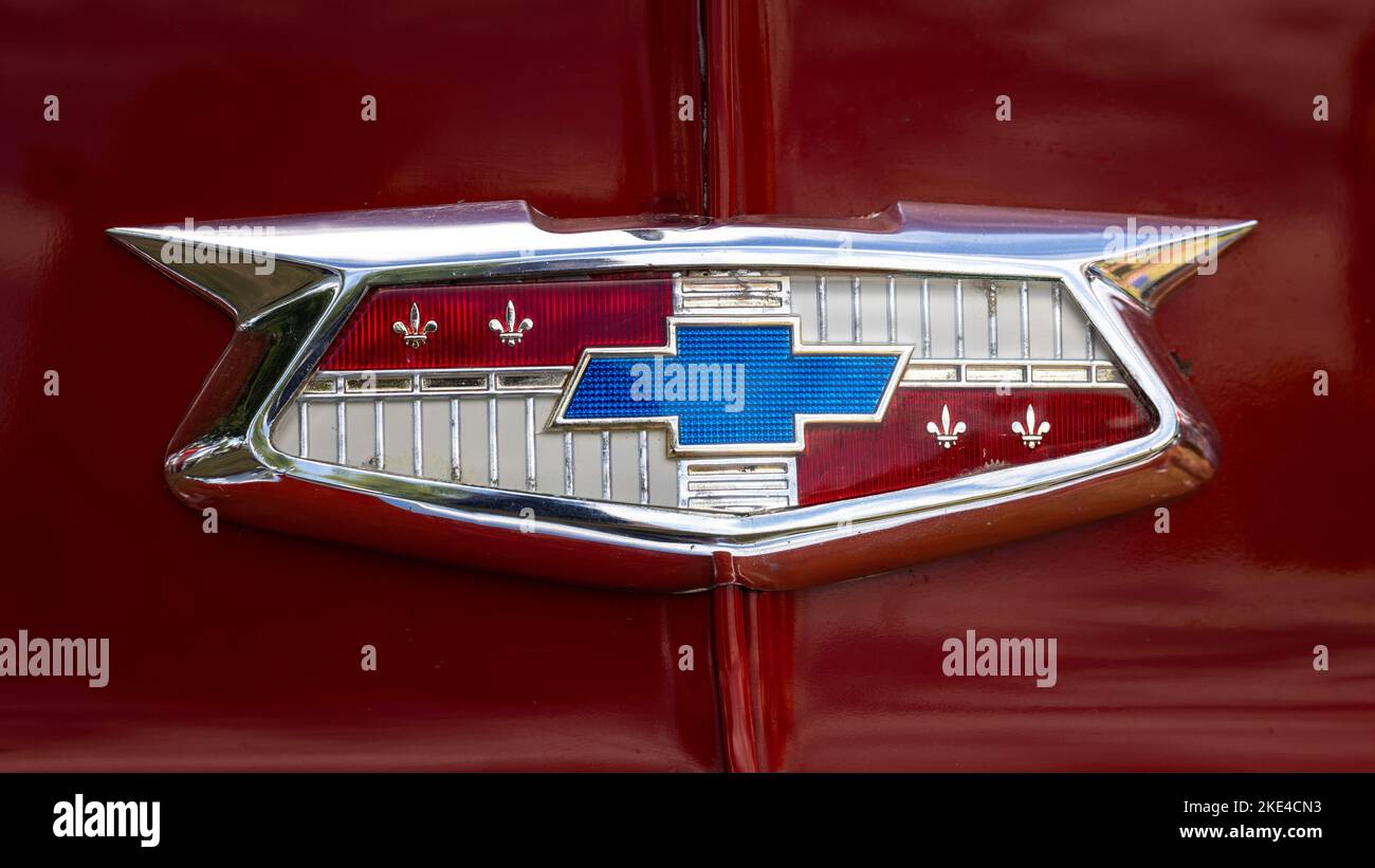 Chevrolet vintage bonnet badge Stock Photo - Alamy