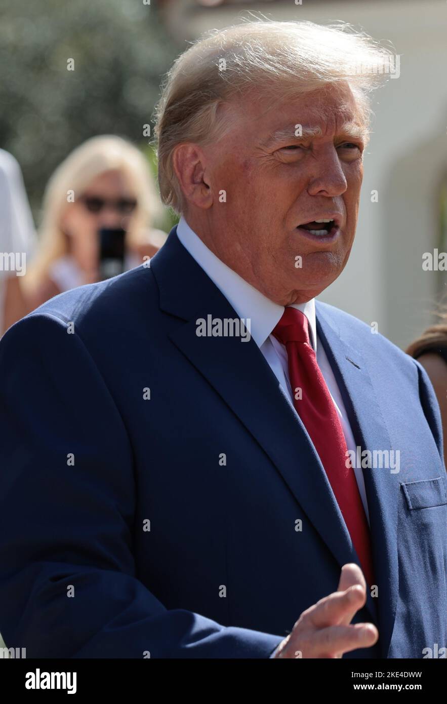 President donald trump standing hi-res stock photography and images - Alamy