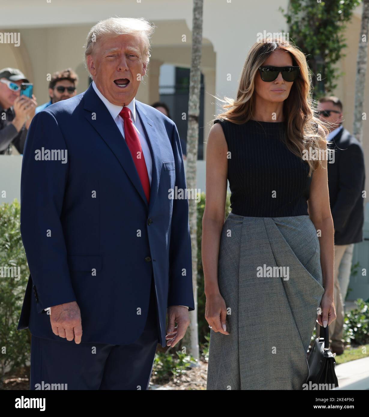 A vertical shot of Donald Trump and Melania Trump outdoors Stock Photo ...