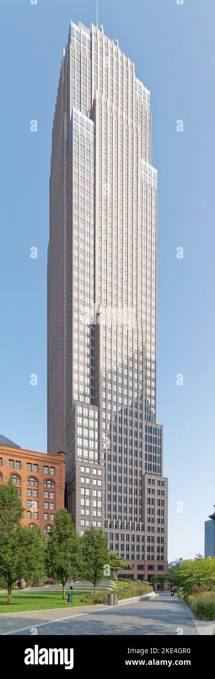 Key Tower dwarfs its landmark predecessor, Society for Savings Building ...