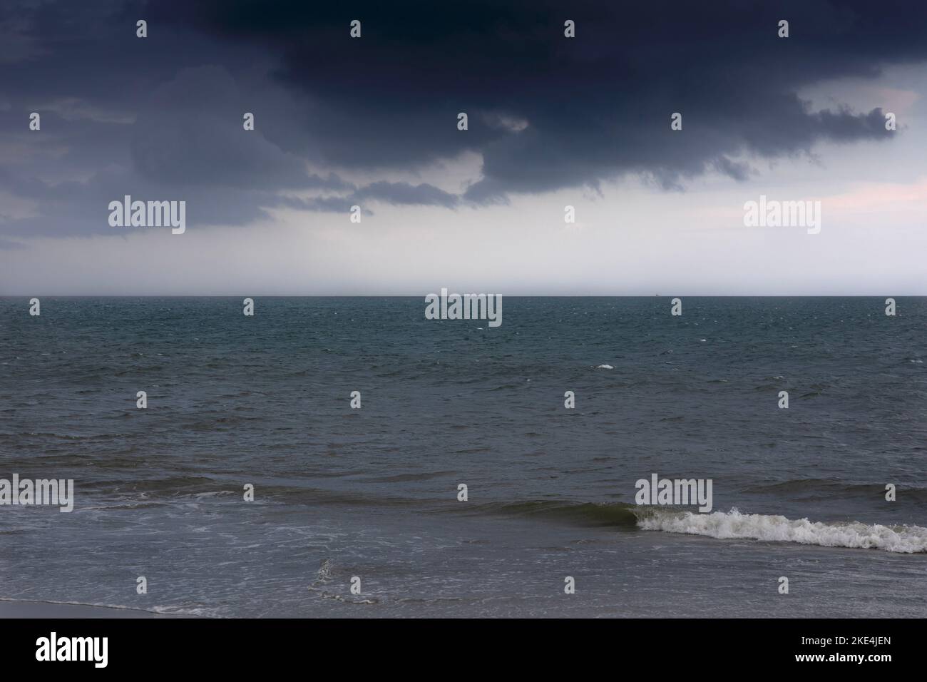 Swelling ocean hi-res stock photography and images - Alamy