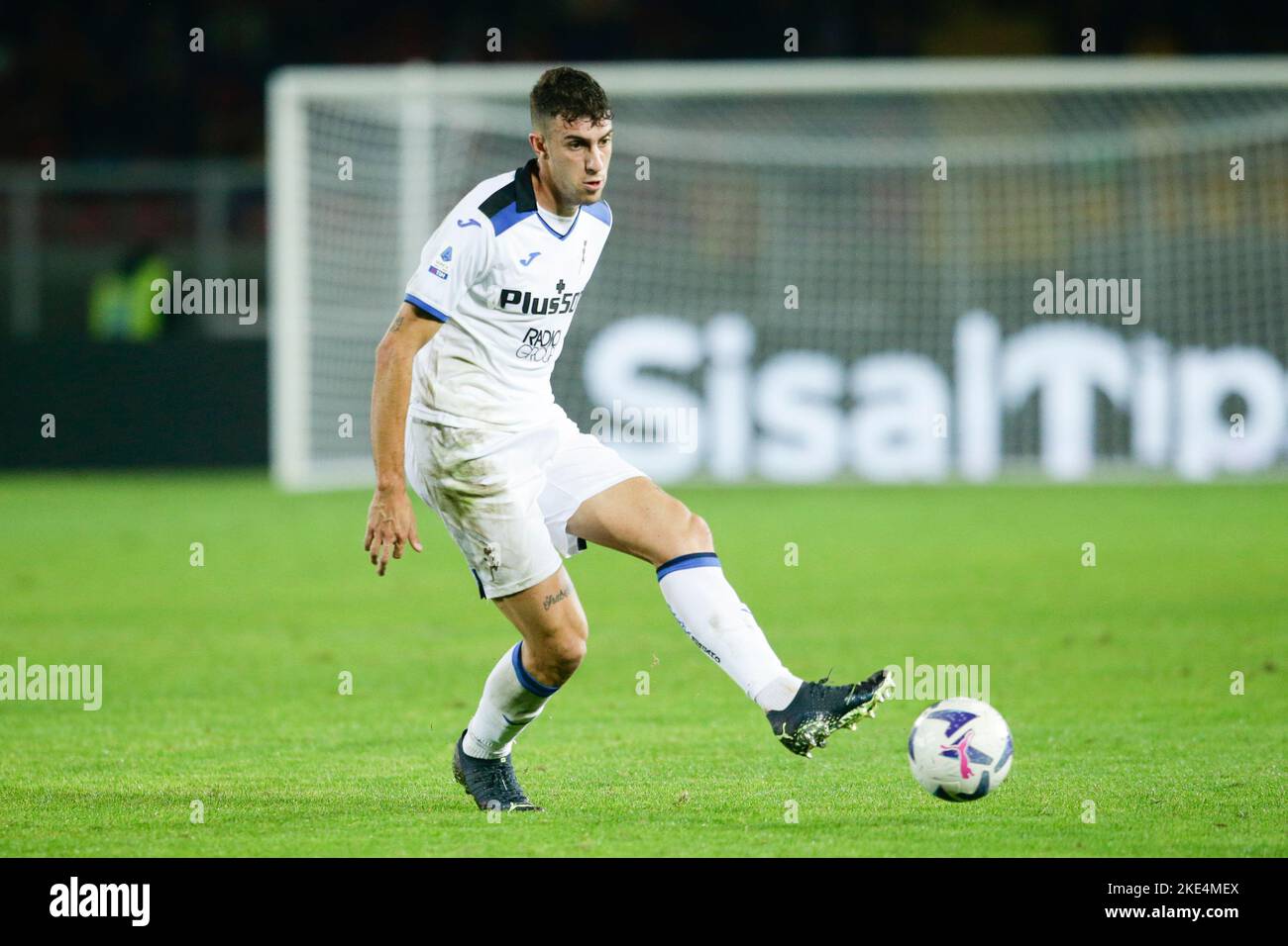 Atalanta's Italian defender Nadir Zortea controls the ball during the ...