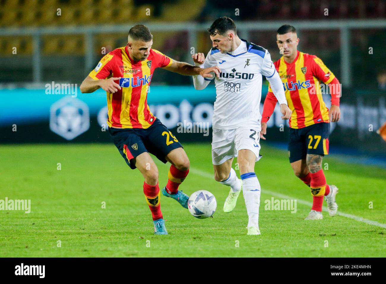 Atalanta's Italian defender Nadir Zortea challenges for the ball with ...