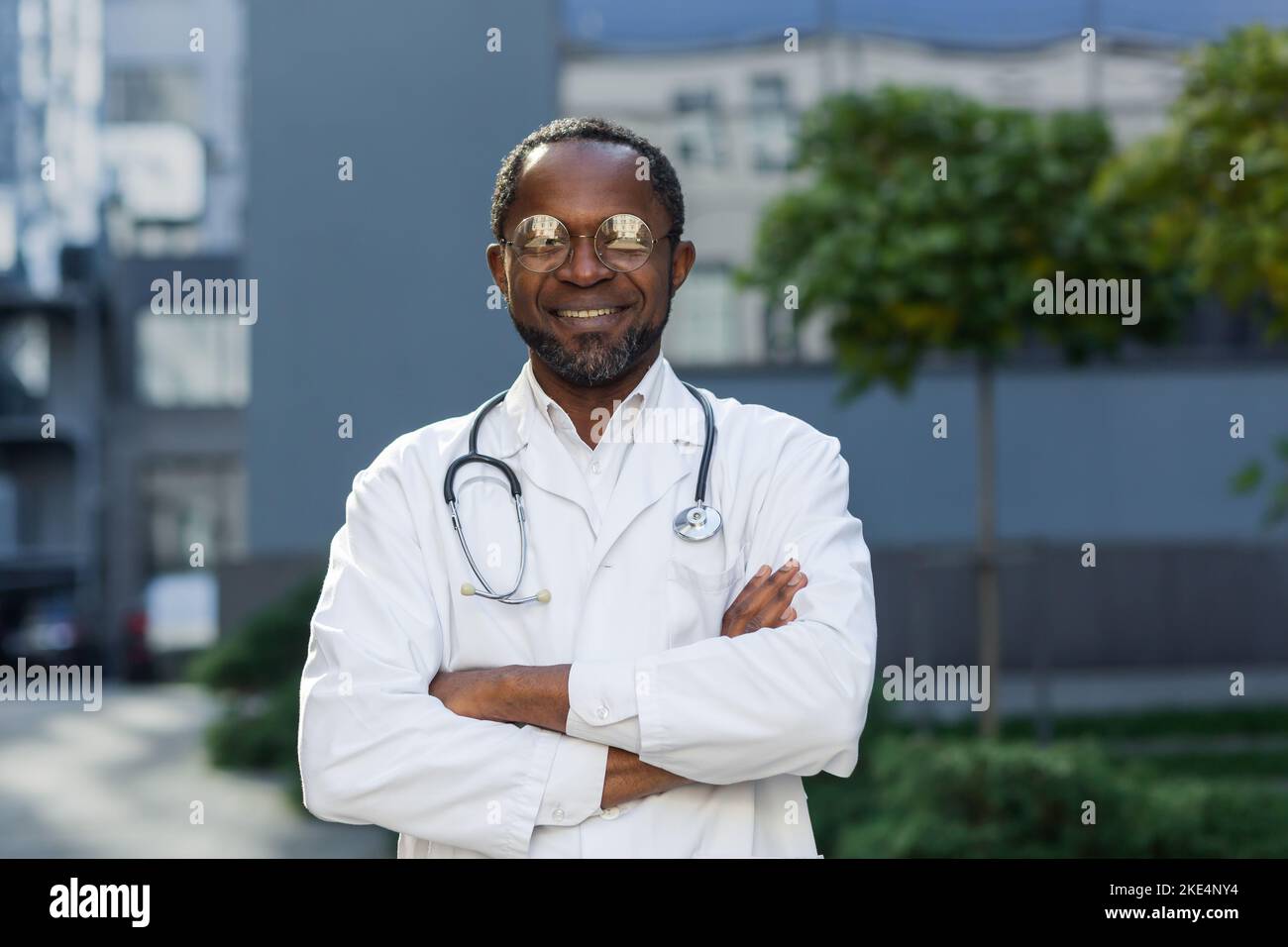 African senior man doctor stethoscope hi-res stock photography and ...