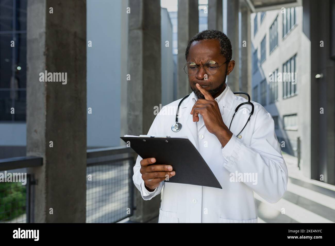 Displeased doctor hi-res stock photography and images - Alamy