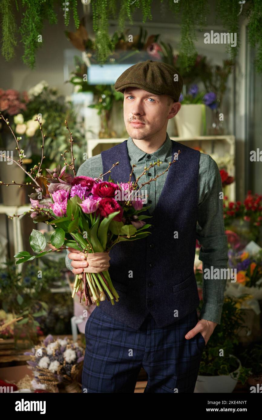Florist styled bouquet hi-res stock photography and images - Alamy