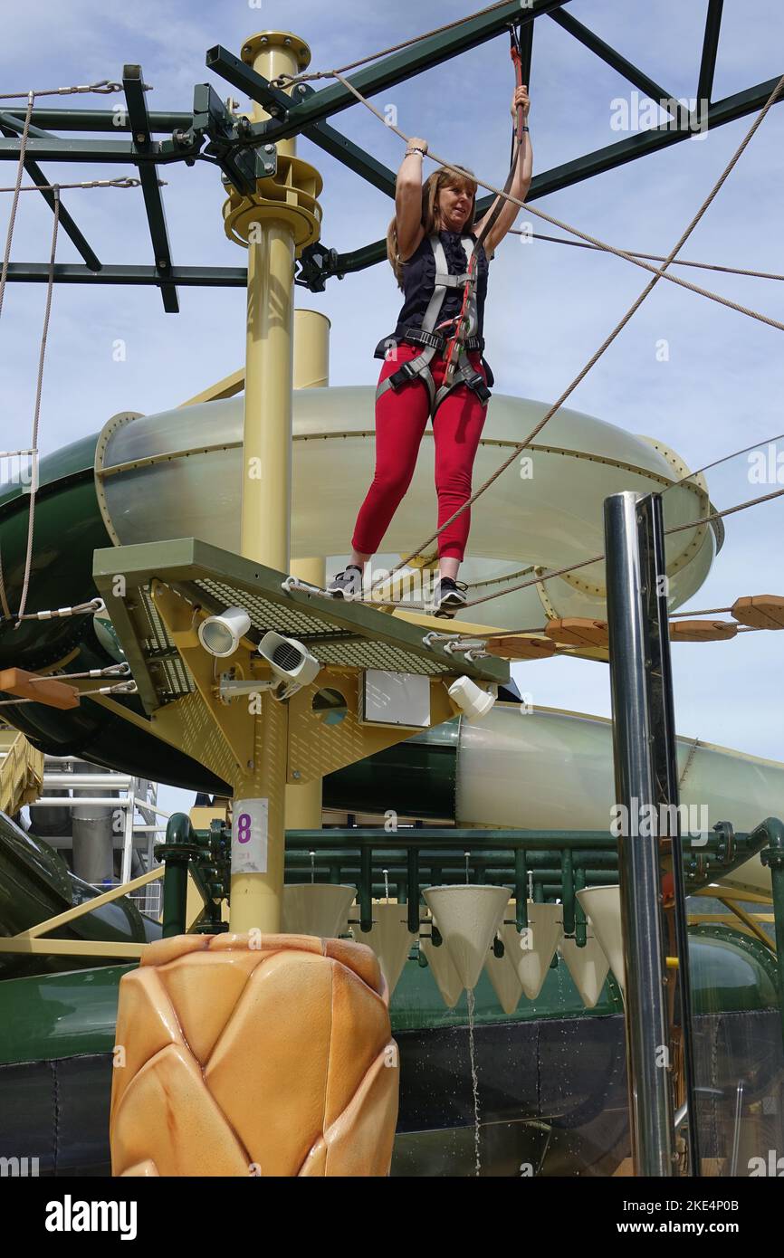 Tripwire hi-res stock photography and images - Alamy