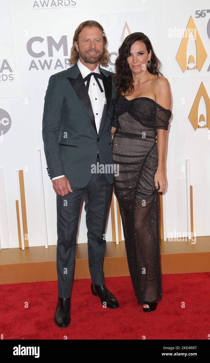 Dierks Bentley Wife 2022