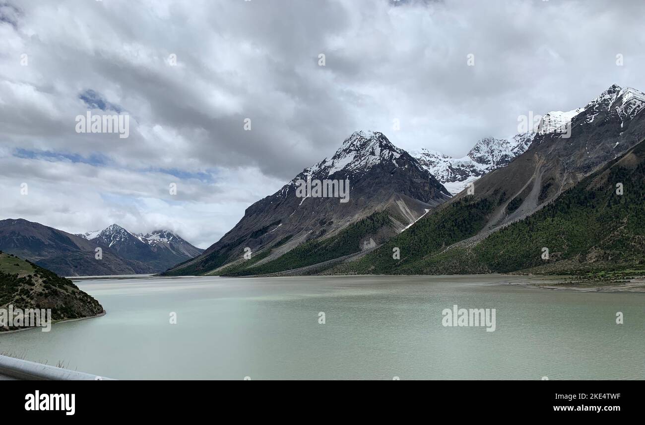 A mesmerizing scenery of the mountains and landscape of Sichuan ...