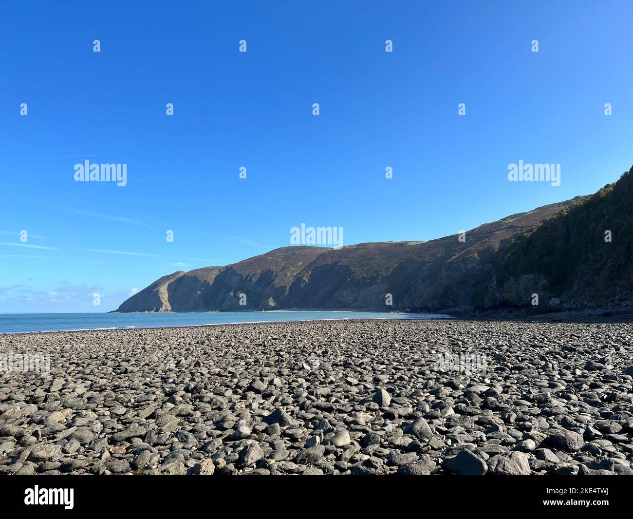 A mesmerizing scenery of the beach of Lynton & Lynmouth (Little ...