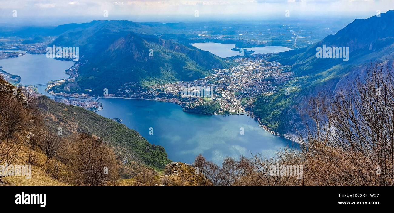 A panoramic view of Lake Como with the Alps and Bellagio village Stock ...