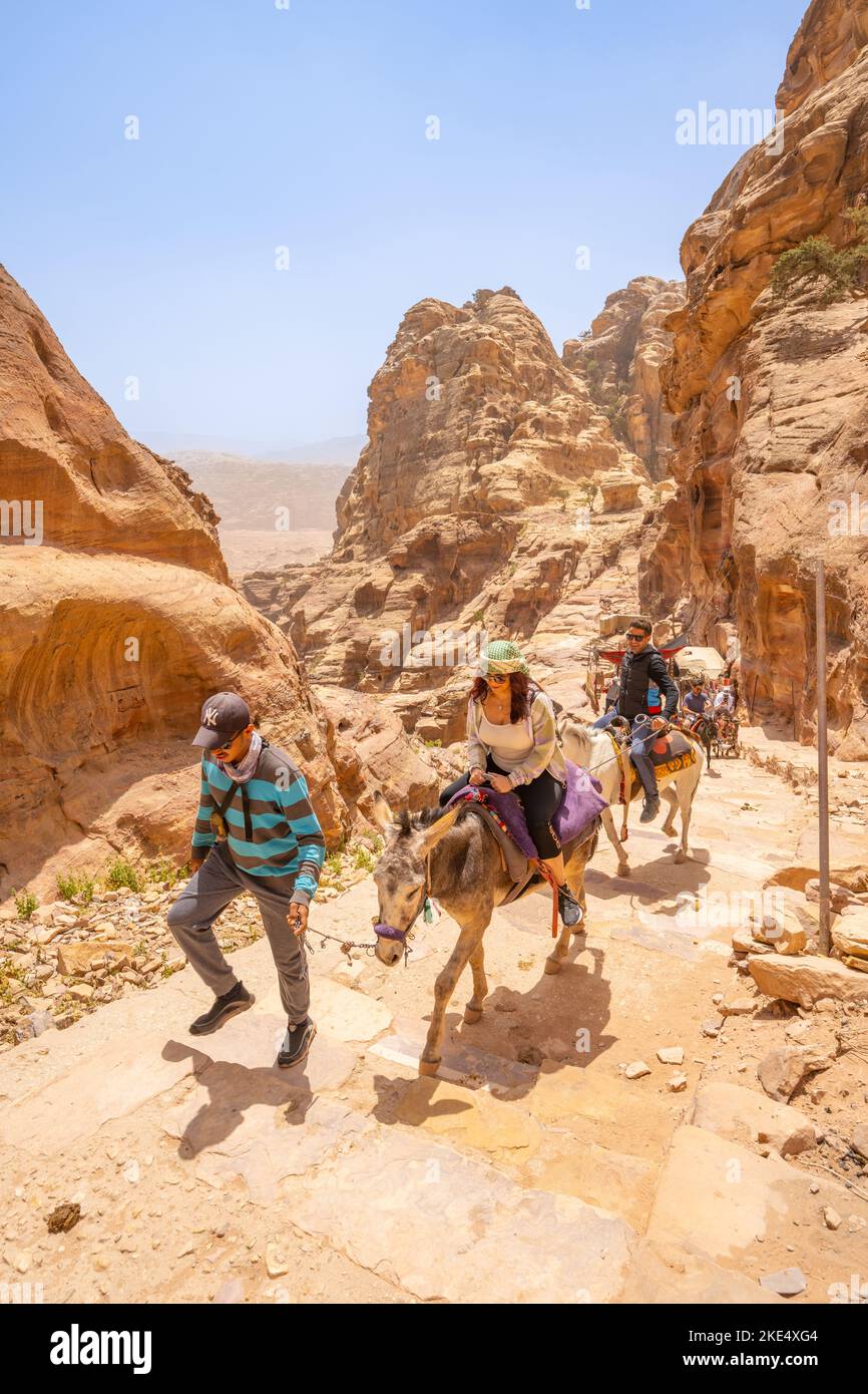 Looking down the path to the monastery in Petra Jordan Stock Photo - Alamy