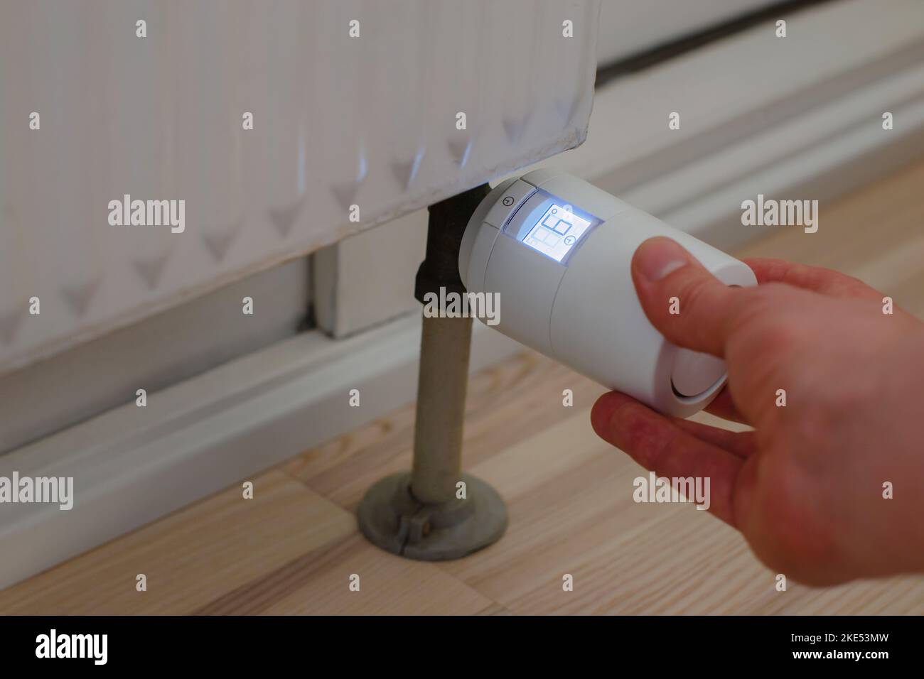 Reducing radiator thermostat hi-res stock photography and images - Alamy