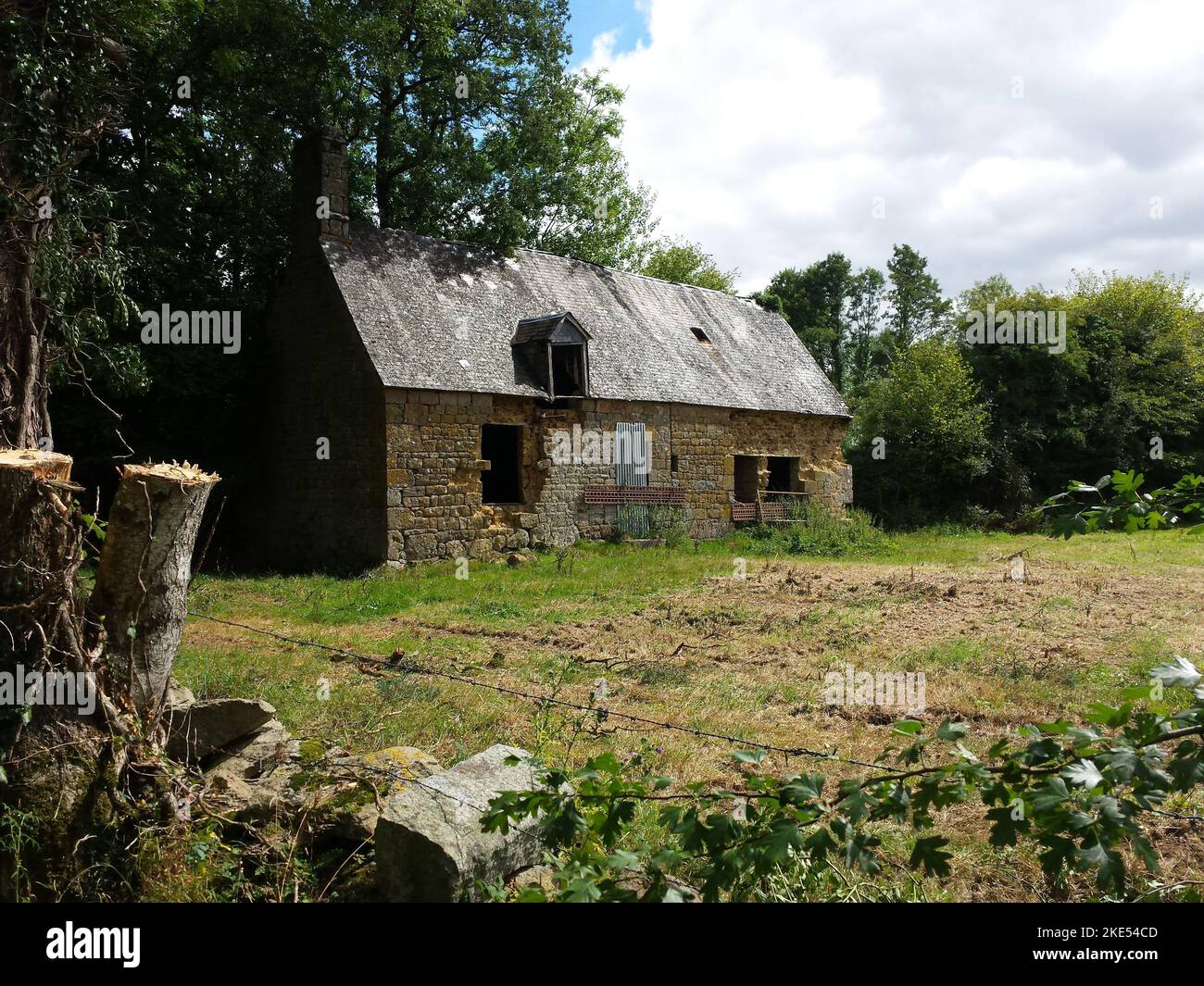 Normandy farmhouse village hi-res stock photography and images - Alamy
