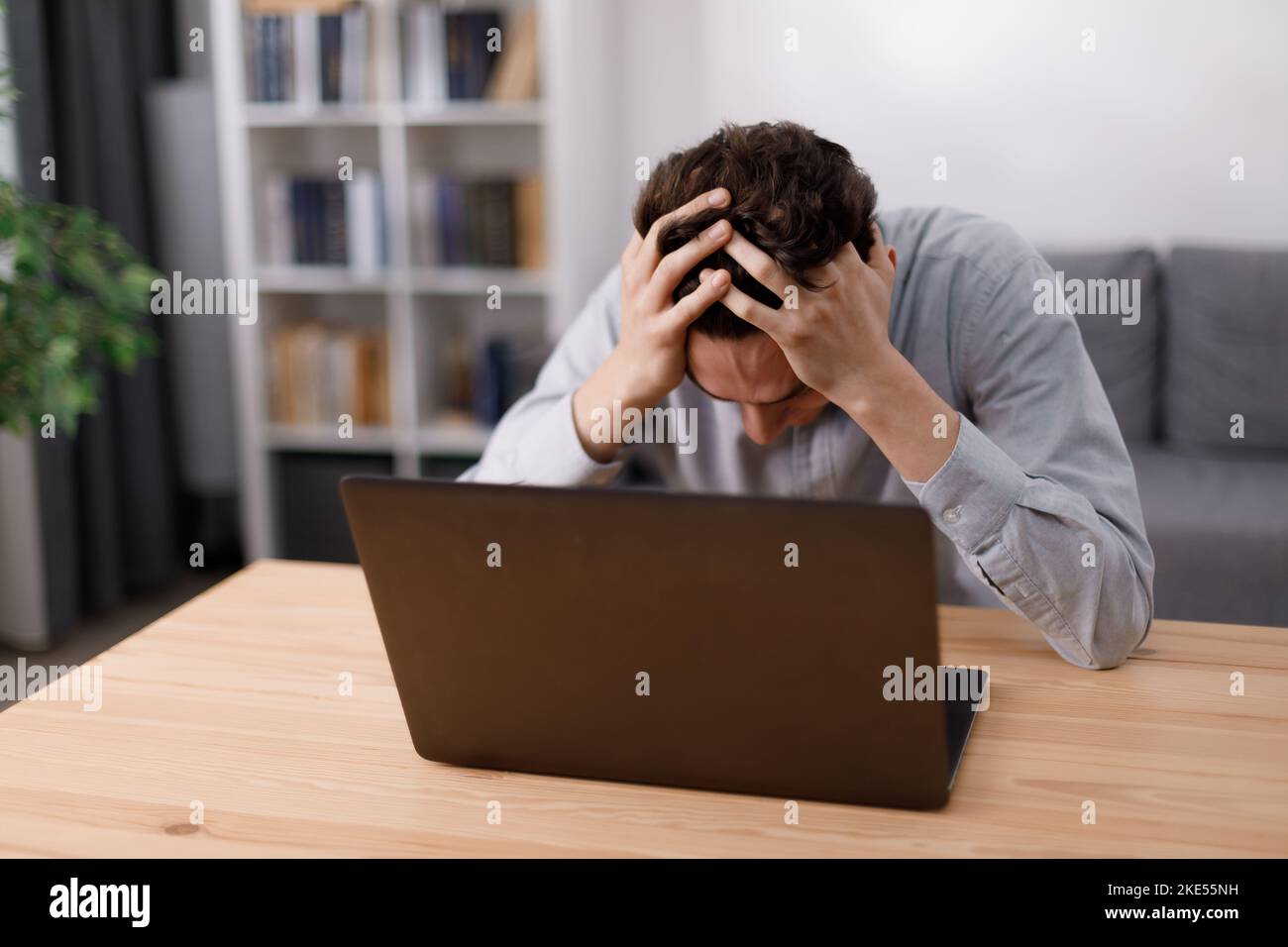 Shocked disappointed hi-res stock photography and images - Alamy