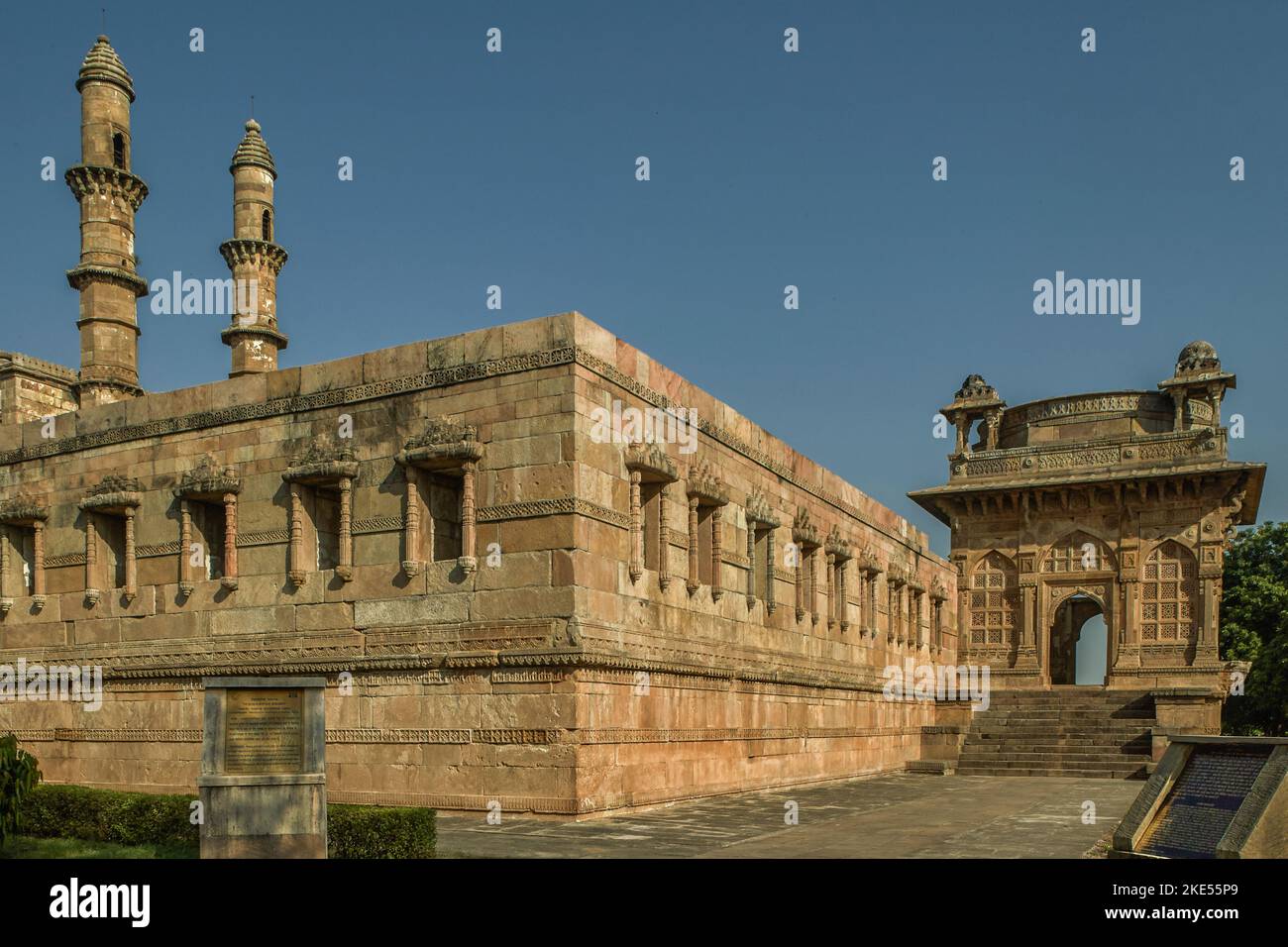 Champaner pavagadh archaeological park historical hi-res stock ...