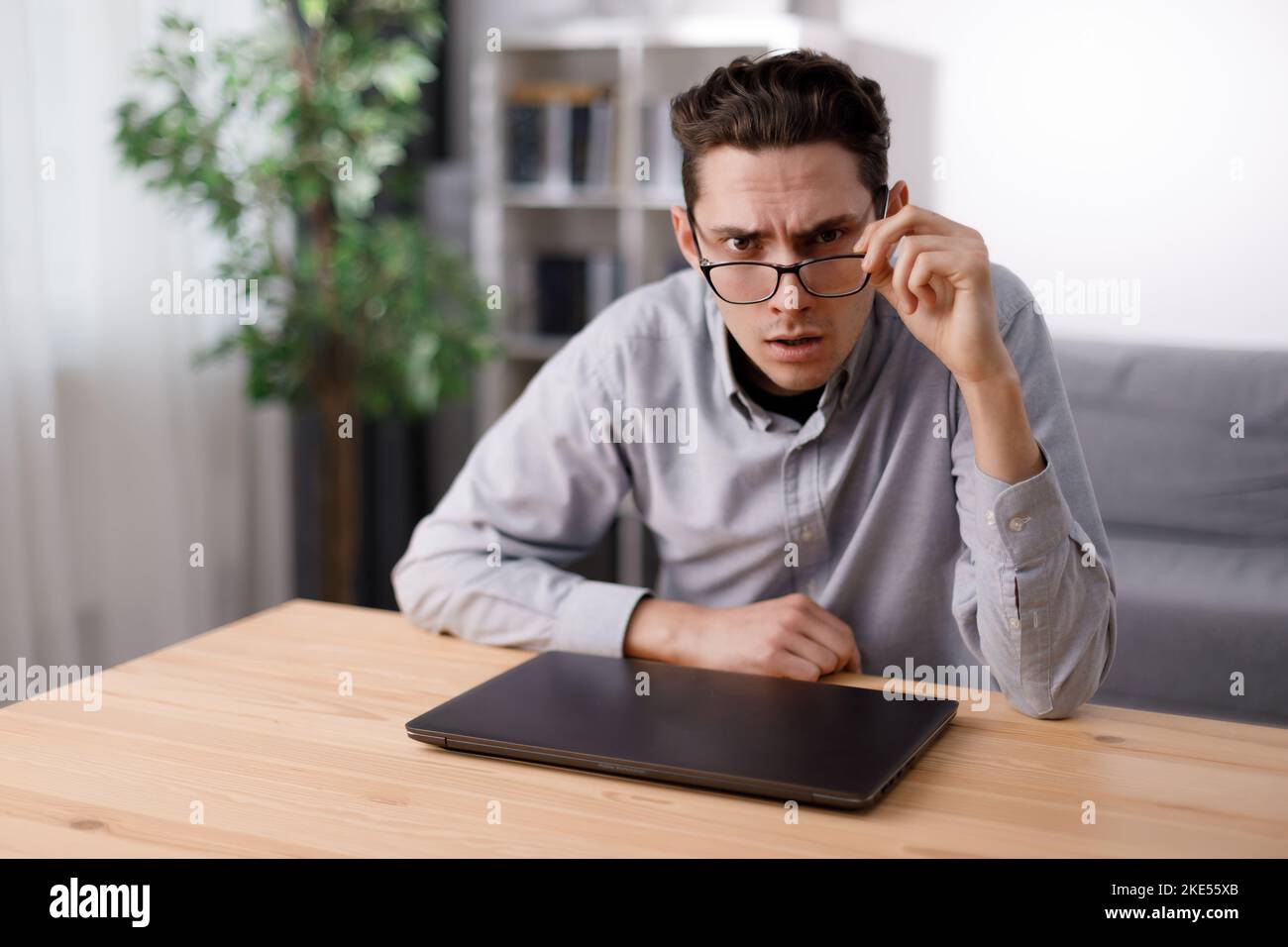 Confused guy laptop hi-res stock photography and images - Alamy