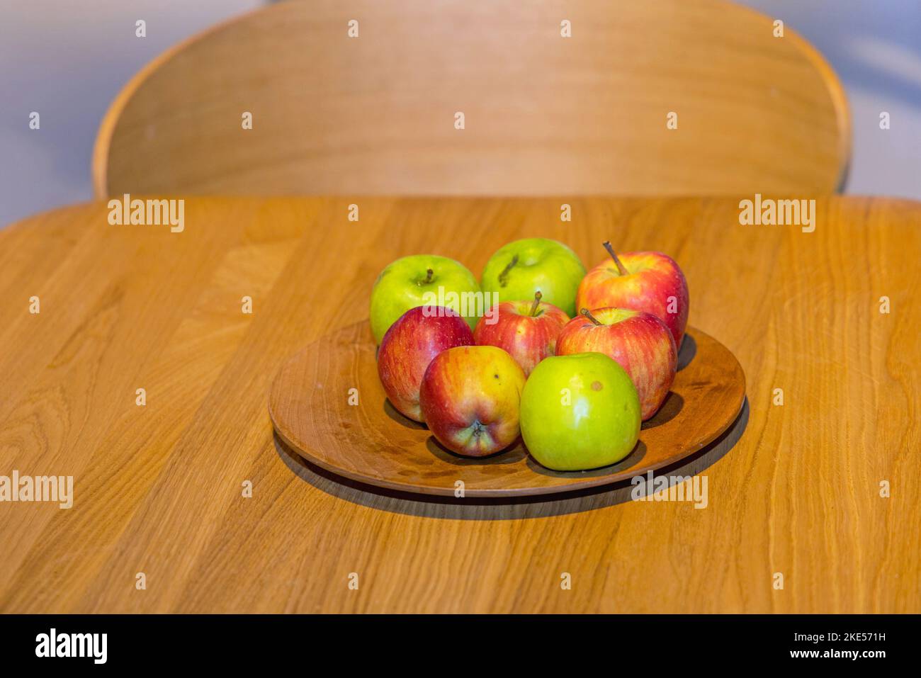 Platter of Organic Apples at Wooden Dining Table Stock Photo - Alamy