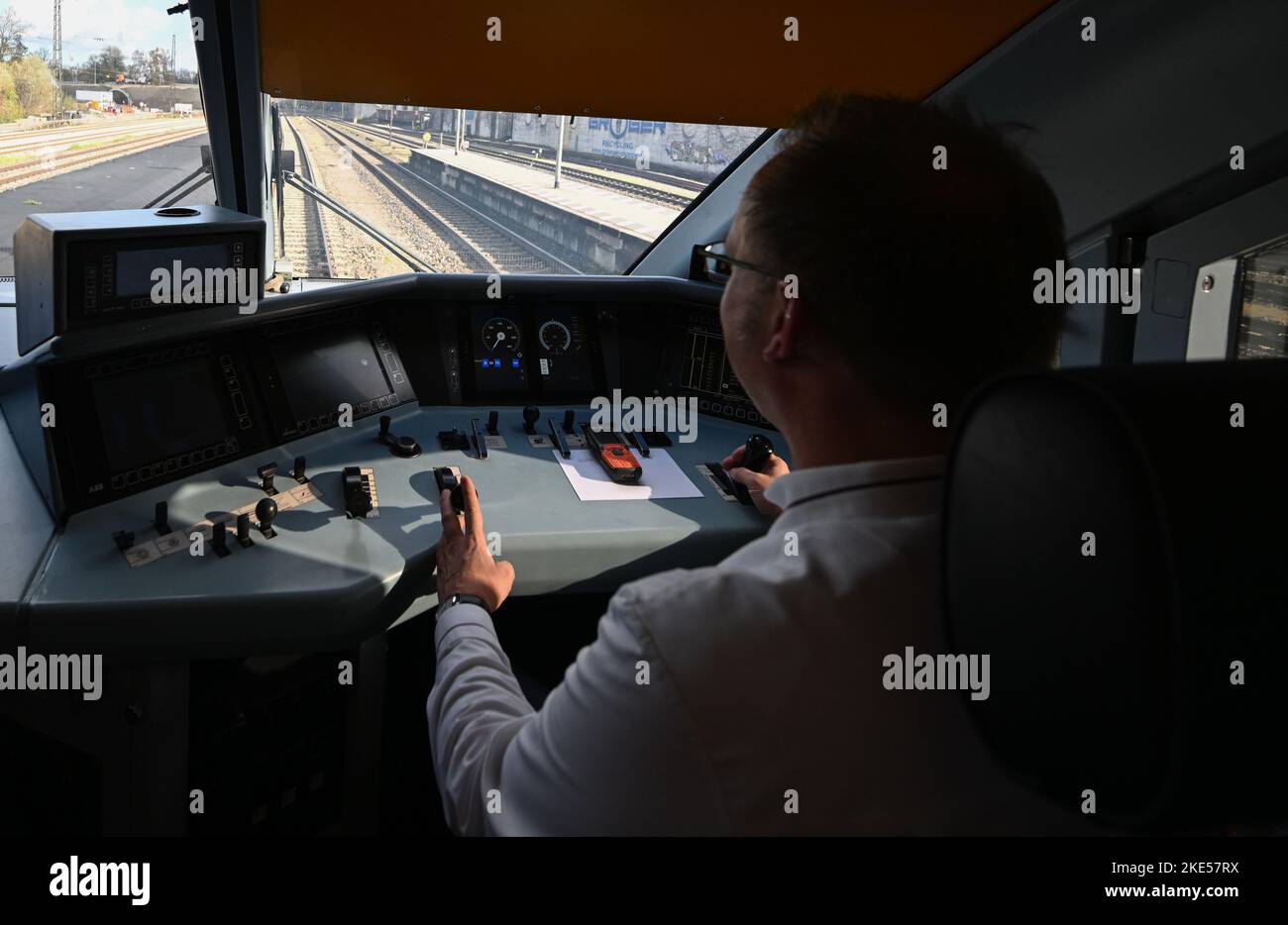 Plochingen, Germany. 10th Nov, 2022. A test train runs on the billion ...