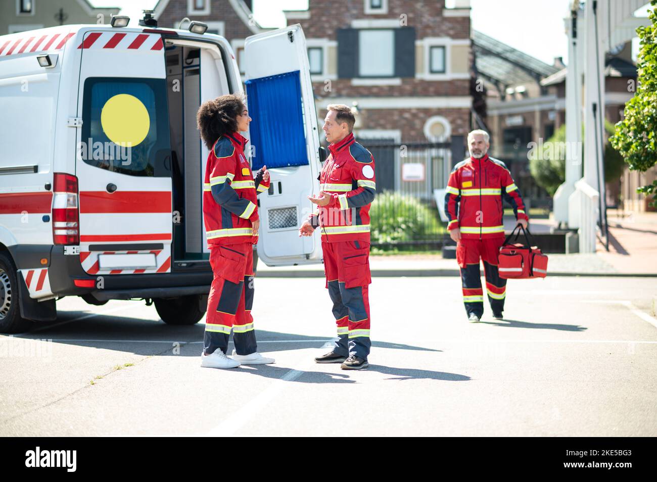 Paramedical staff communicating before the work shift Stock Photo - Alamy
