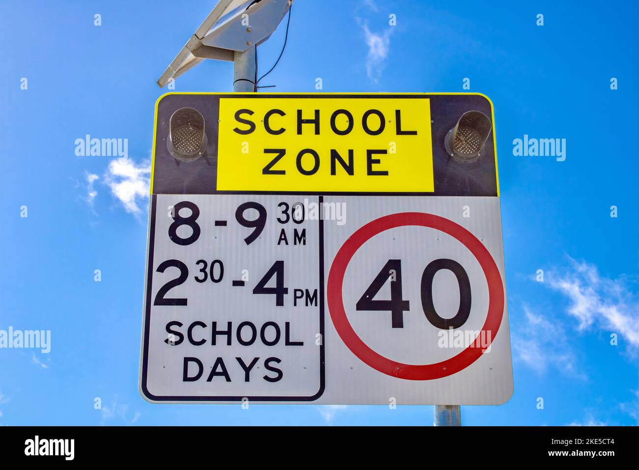 School zone sign australia hi-res stock photography and images - Alamy