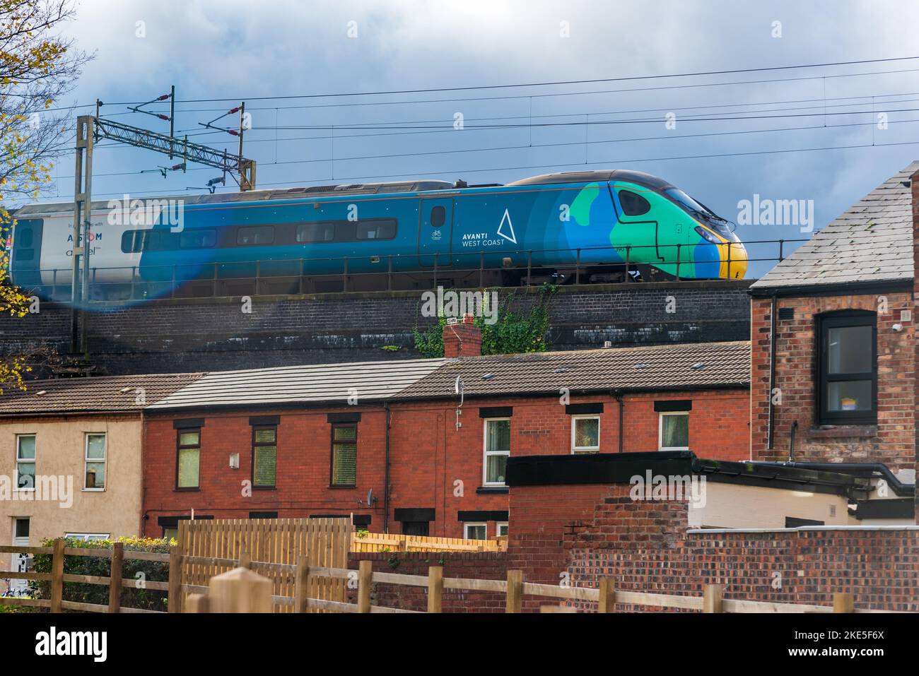 Avanti Pendolino Opportunity Climate train passing over the viaduct in ...