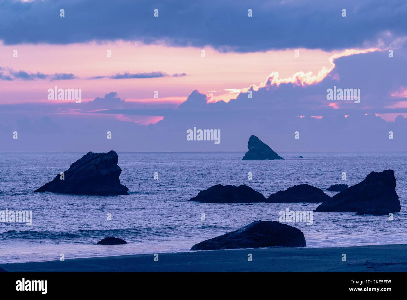 Northwest coast region hi-res stock photography and images - Alamy