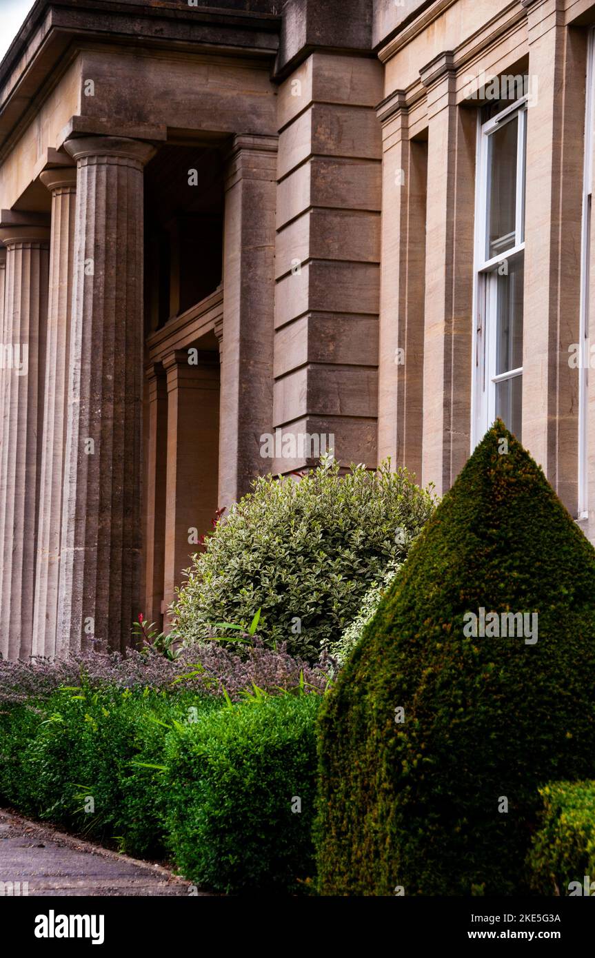 Landscape plants enhance and soften the lines of Georgian architecture ...