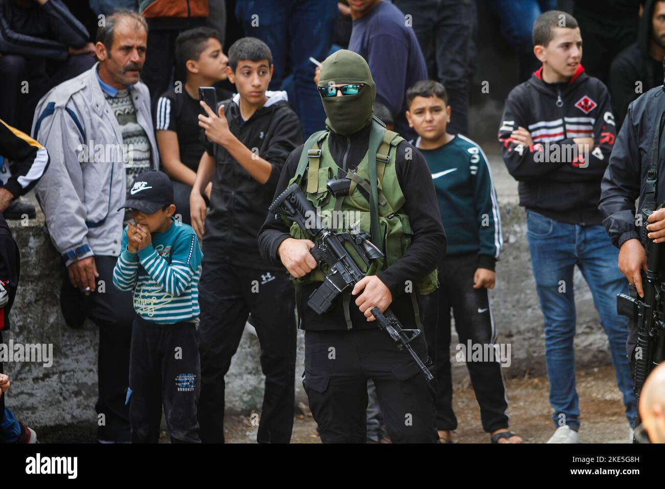 Jenin, Palestine. 10th Nov, 2022. Palestinian gunmen take part in the ...