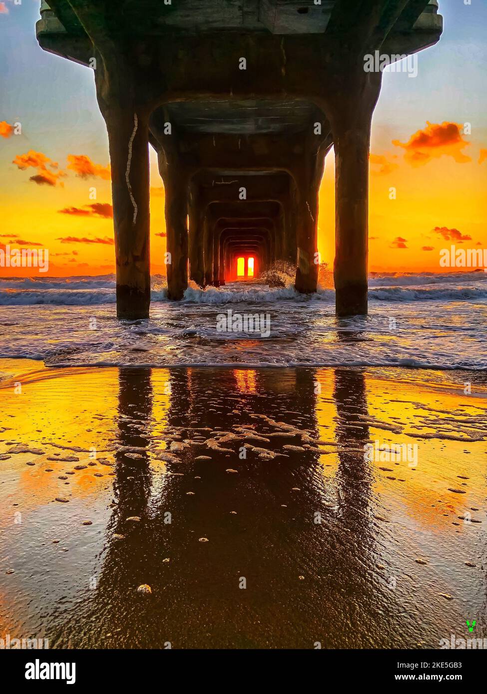 Vertical shot under pier hi-res stock photography and images - Alamy