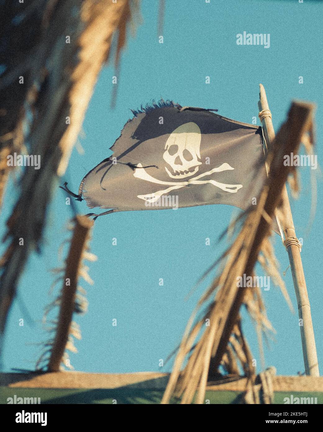 Flag jolly roger home hi-res stock photography and images - Alamy