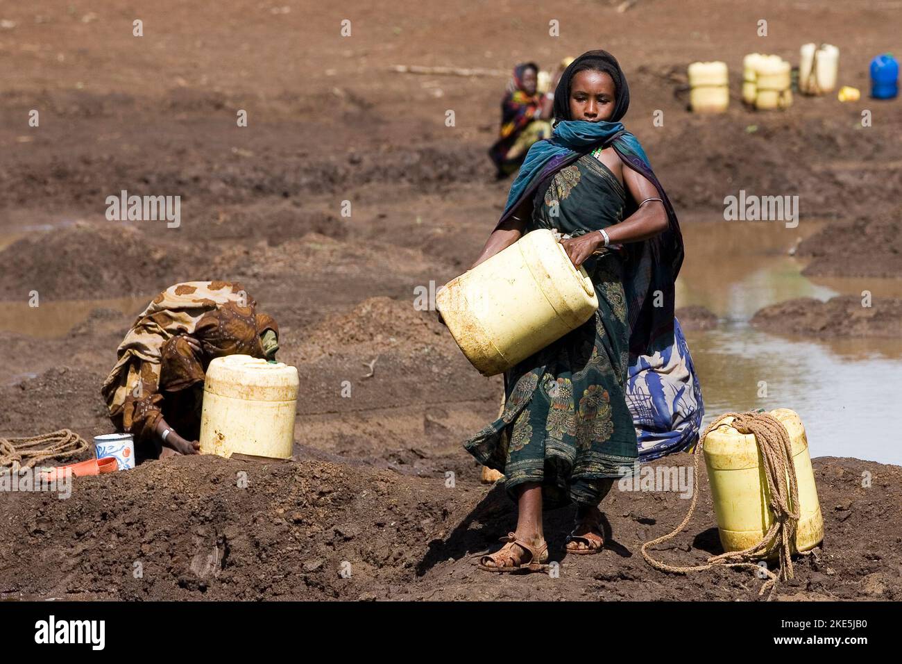 Water drought borana oromo people hi-res stock photography and images ...