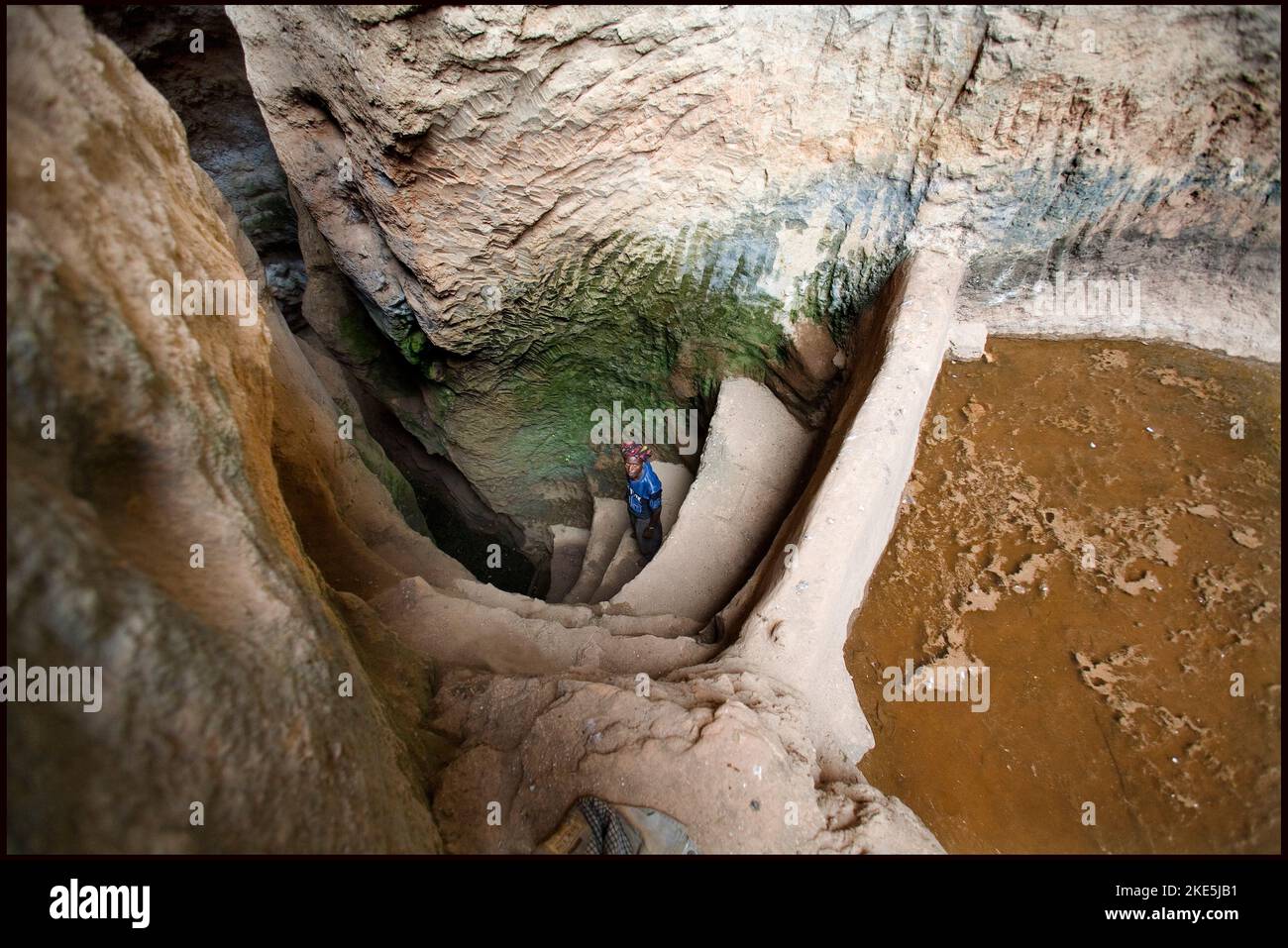 ethiopian man collecting water in a water well vvbvanbree fotografie ...