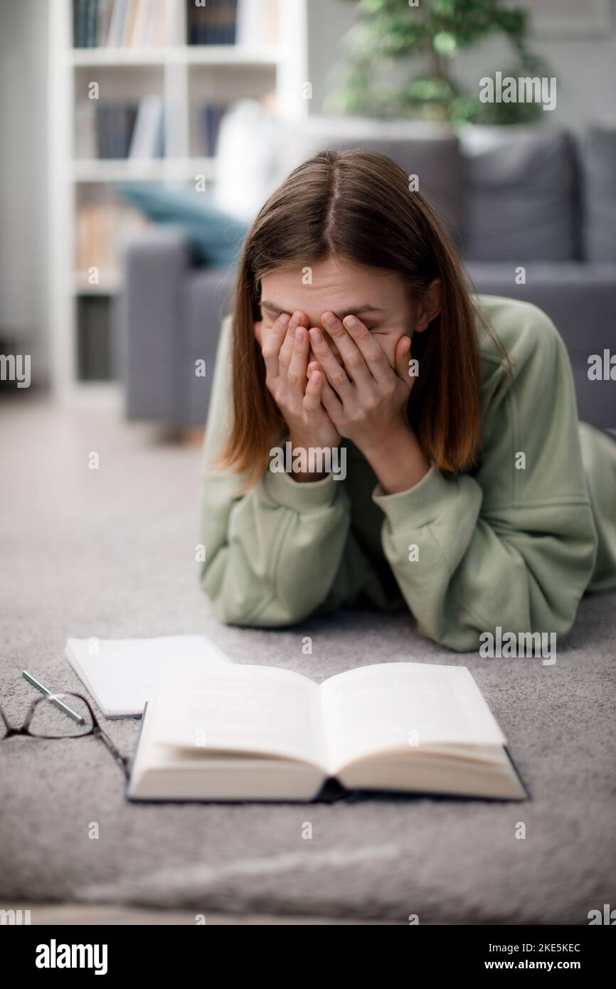 Tired student studying reading books hi-res stock photography and ...