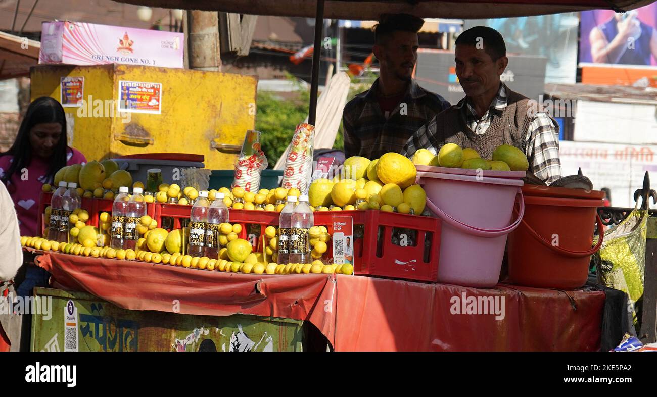 Lemon Juice Vendor Stock Photo - Alamy
