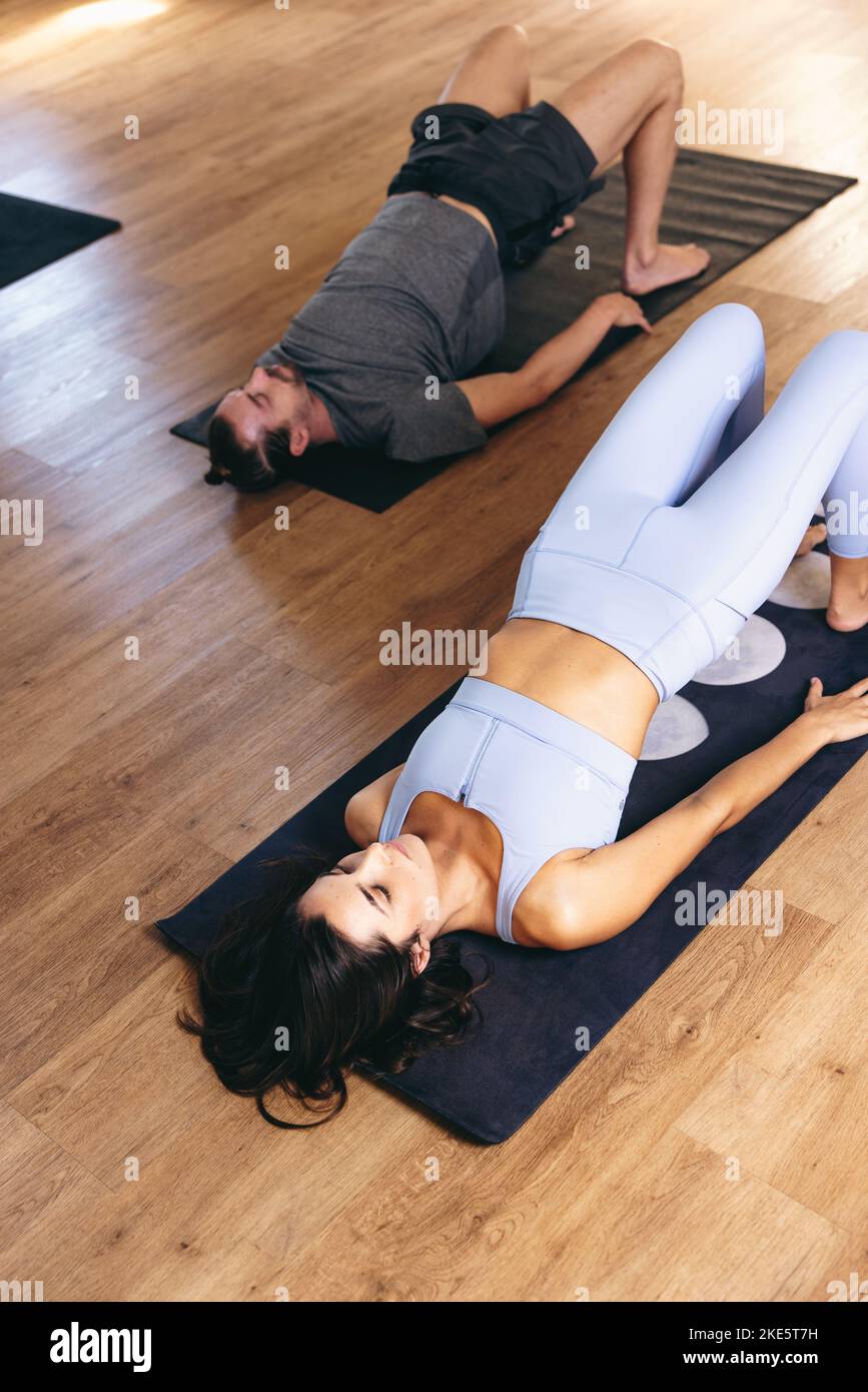 Man glute bridge hi-res stock photography and images - Alamy