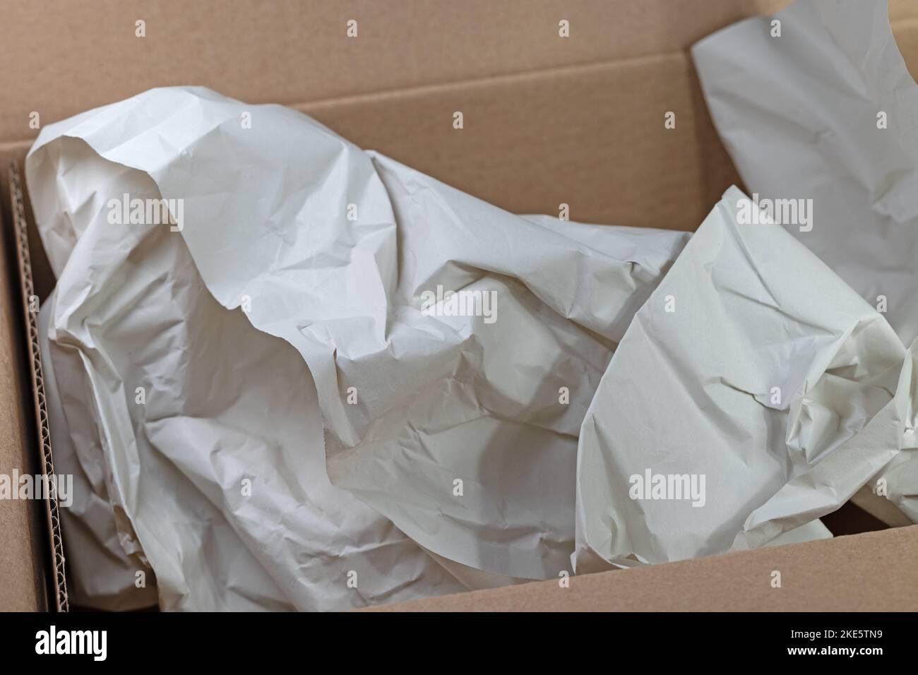 Box wrapping hi-res stock photography and images - Alamy