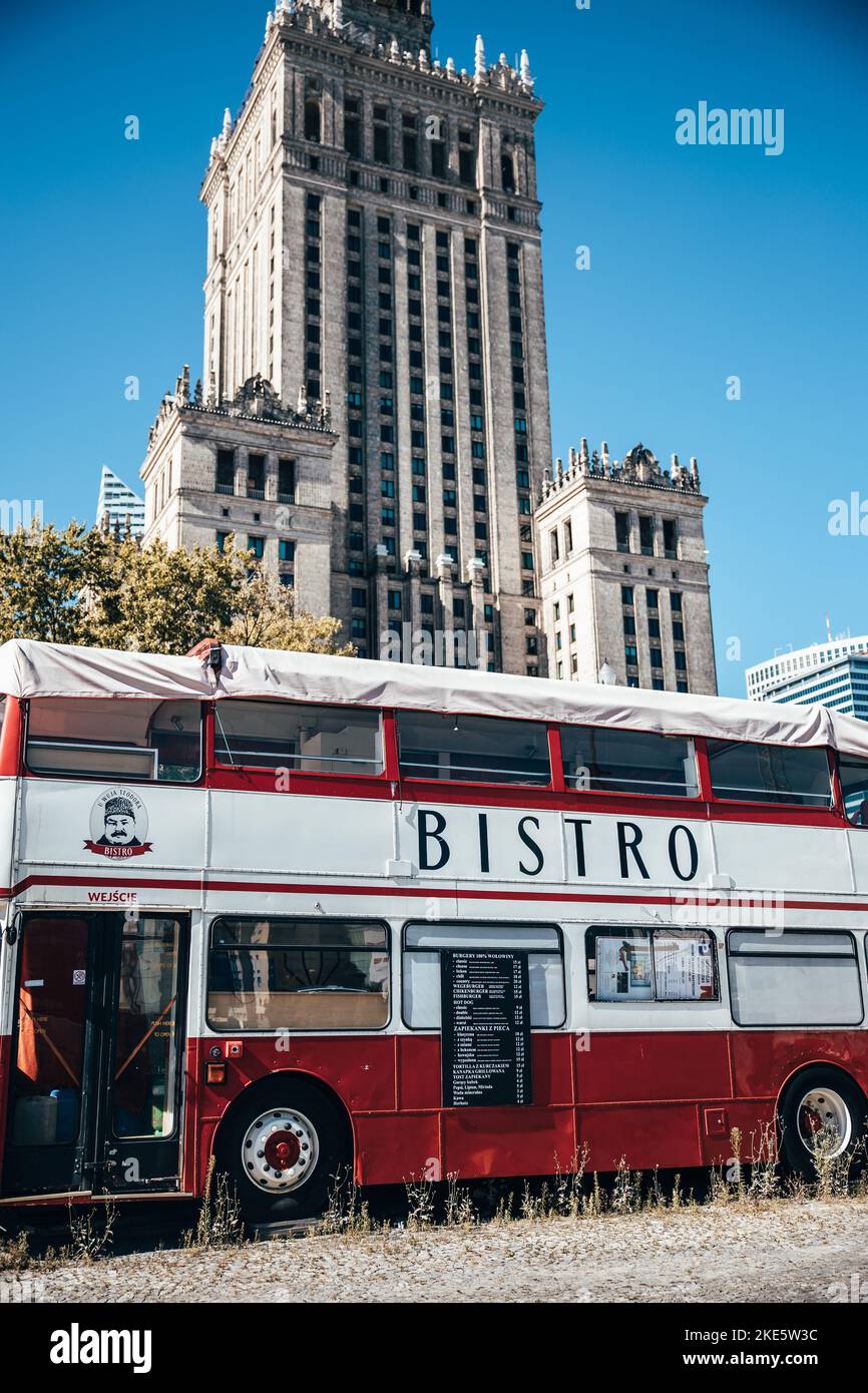 Two story bus hi-res stock photography and images - Alamy